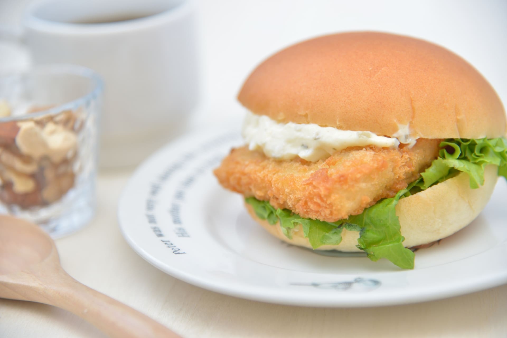 カレーパンのカロリー徹底調査！低カロリー商品トップ5と比較一覧 | カレーパンda！